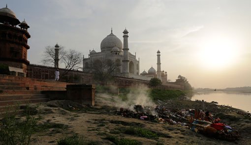 SC Pulls Up Centre And UP Govt. For Taj Mahal’s Deterioration | Youth ...