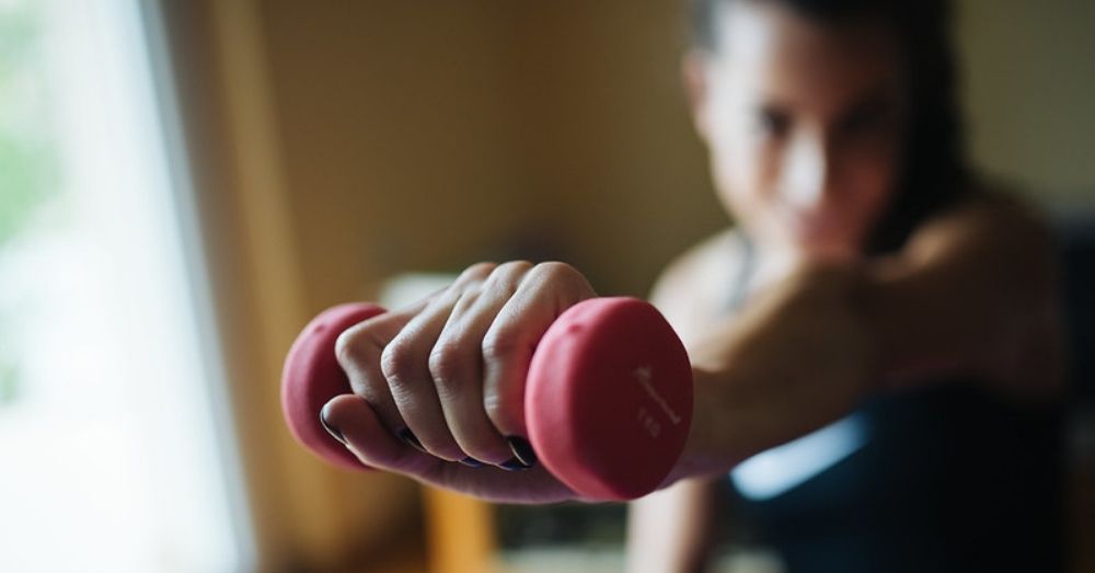 10 Easy Exercises For Your 10-Minute Weight-Loss Routine At Home