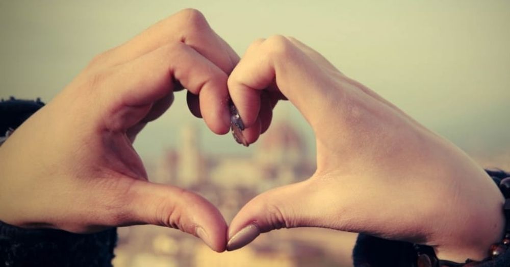 Here’s How To Say ‘I Love You!’ In British Sign Language